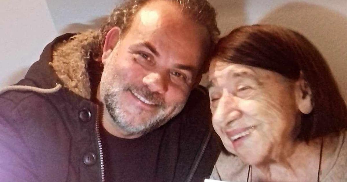 Στιγμές του ποιητή Ηλία Παπακωνσταντίνου με την Κατερίνα Αγγελάκη Ρουκ ...